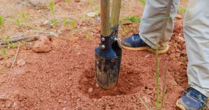 The Top 6 Fence Post Hole Shovels - Inside Advisor Pro
